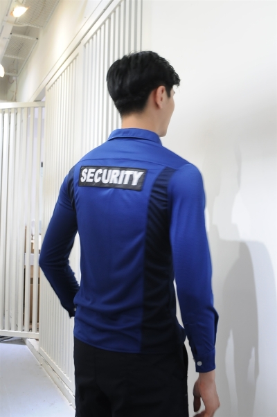Tailor-made security uniform model shows the store of slim-fitting and ...